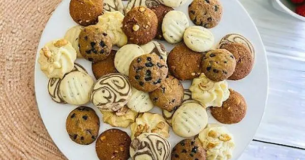 Assorted Cookies Box Delights - 1 kg